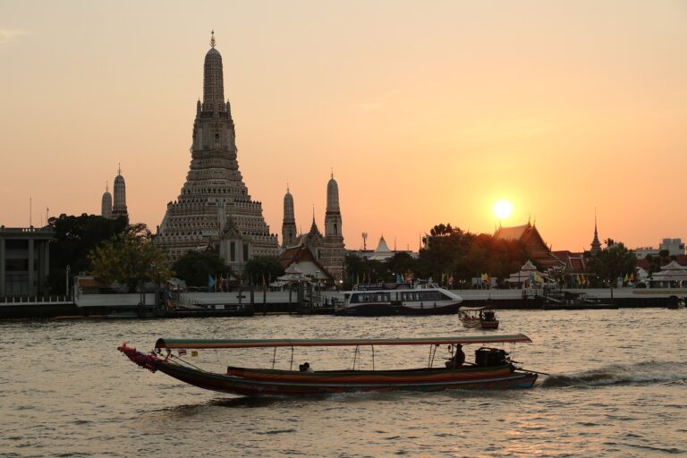 Best Place to See Wat Arun at Night, Sunset and Sunrise (+ Free Map ...
